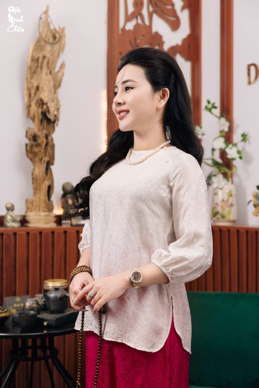 Cả bộ Lụa tơ tằm đính ngọc phối quần lụa – PHÁP PHỤC DIỆU MINH CHÂU